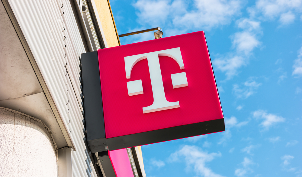 【アメリカ】T-Mobile、ネット環境にない生徒向けに無料Wi−FI提供。新型コロナで広がる教育格差に対応 ｜ SDGs UNITED